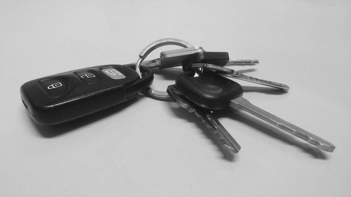 Key Extraction | Jammed Key Removal | Cutting New Car Keys